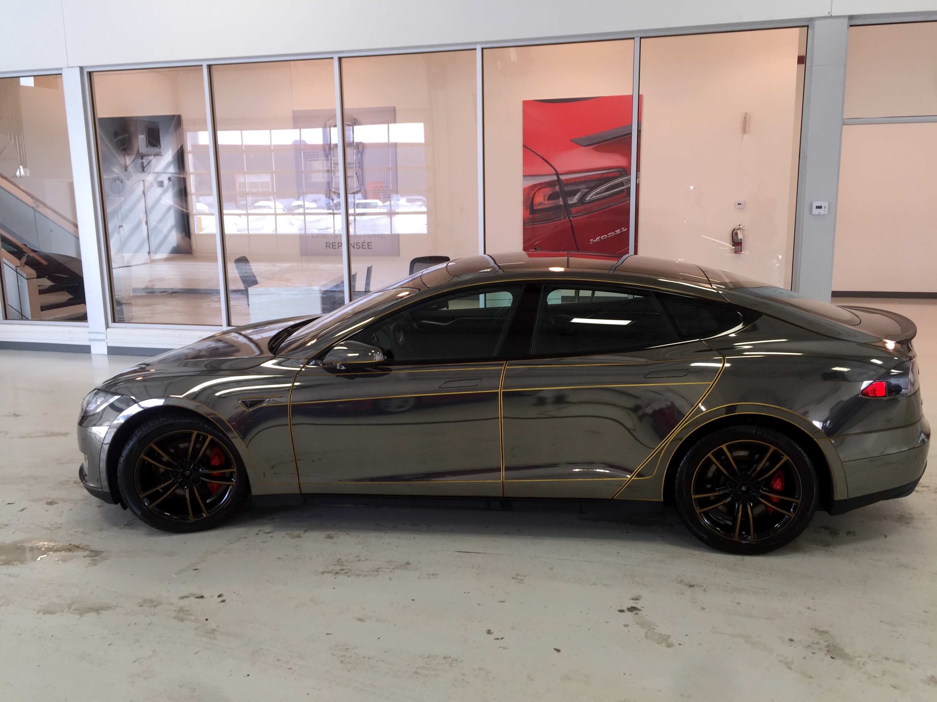 Chrome Tesla Model S P85D+ shown off at Montreal Ferrier Service Center ...