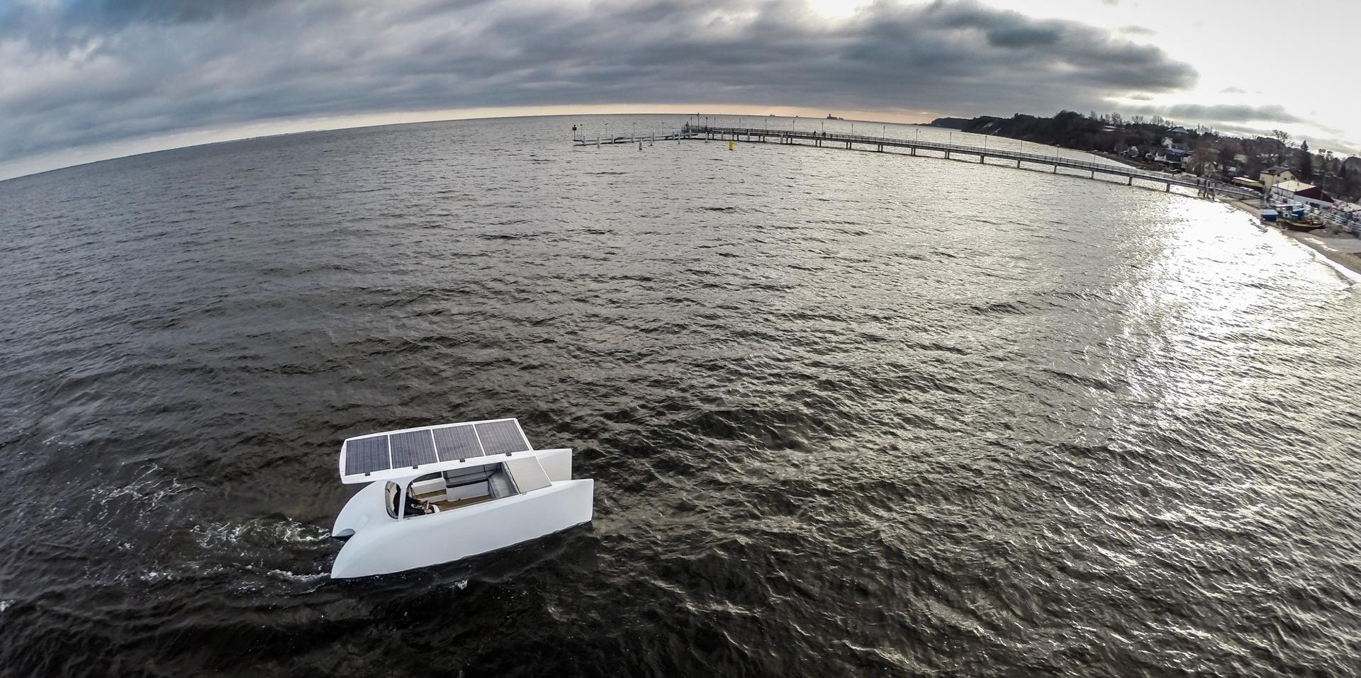 A new solar and battery-powered boat that can cruise for more than 18 ...