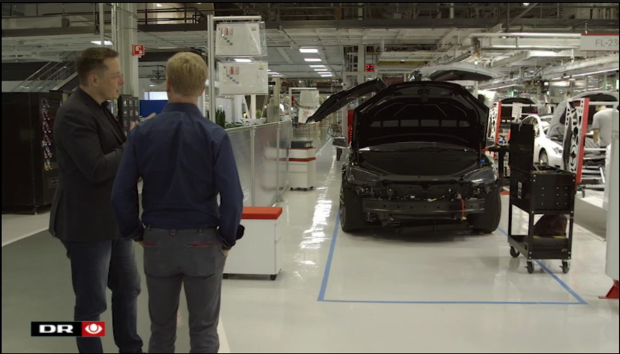 Tesla Model X 'Frunk' is radically bigger than prototypes | Electrek