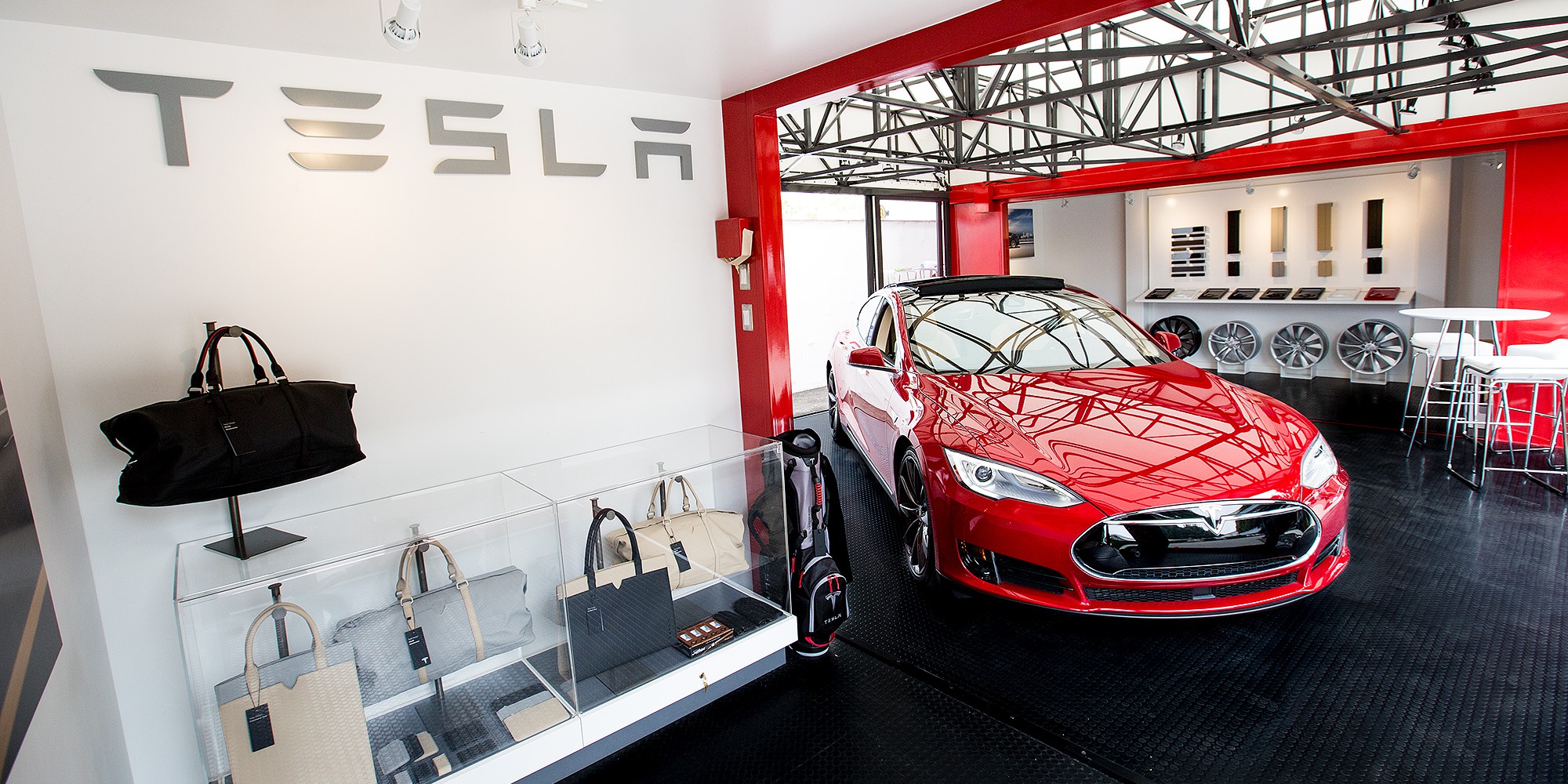 Tesla launches in Mexico and hires former Google communication manager ...
