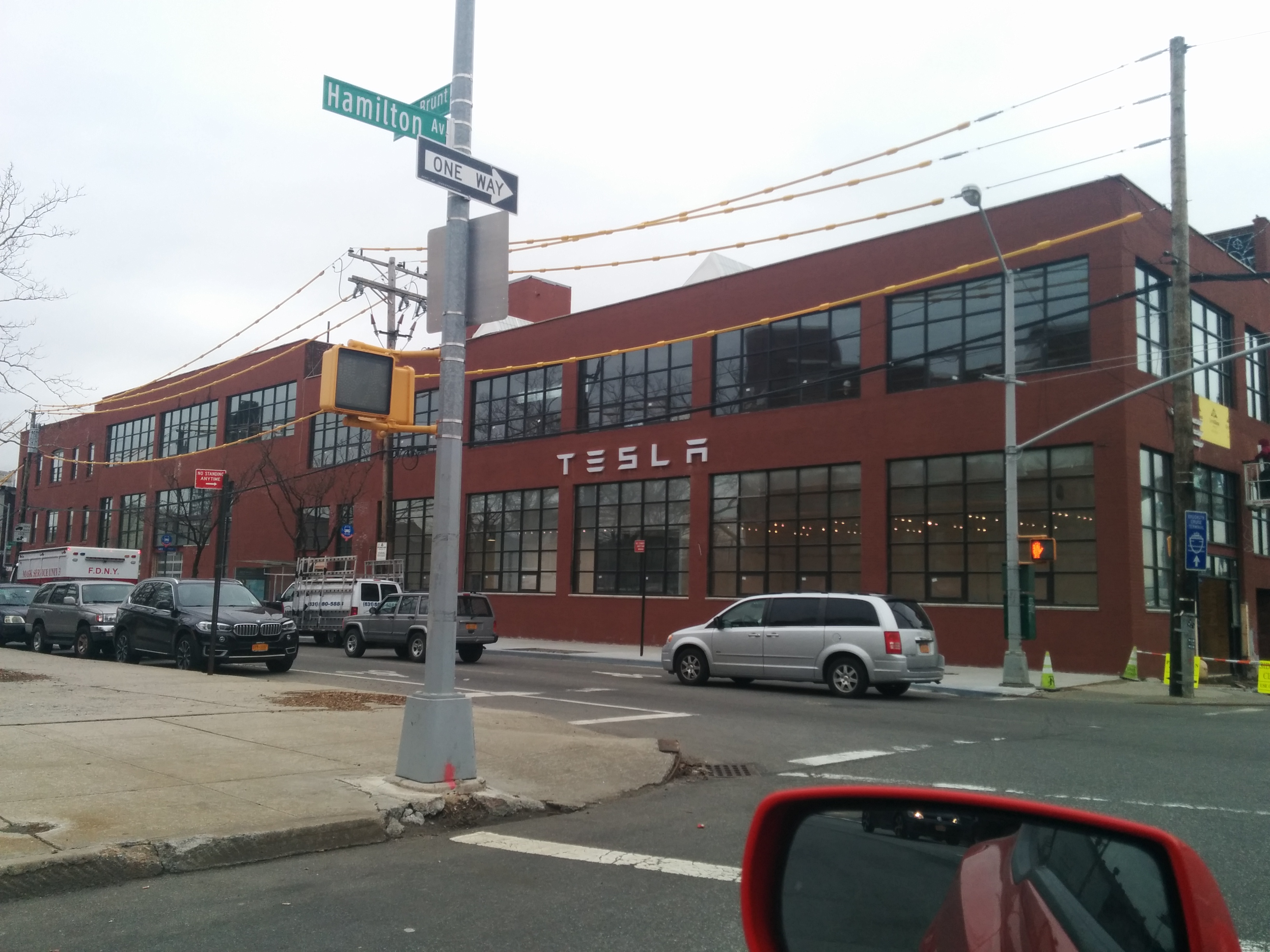 Tesla signs a lease for a 40,000 sq-ft showroom and service center in ...