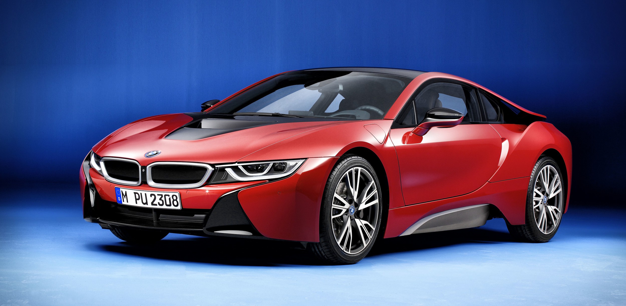 A special edition "Protonic Red" BMW i8 will be unveiled in Geneva ...