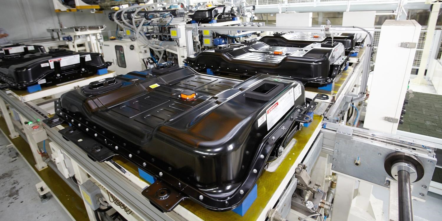 Mercedes selects a li-ion battery cell supplier for Its upcoming line ...