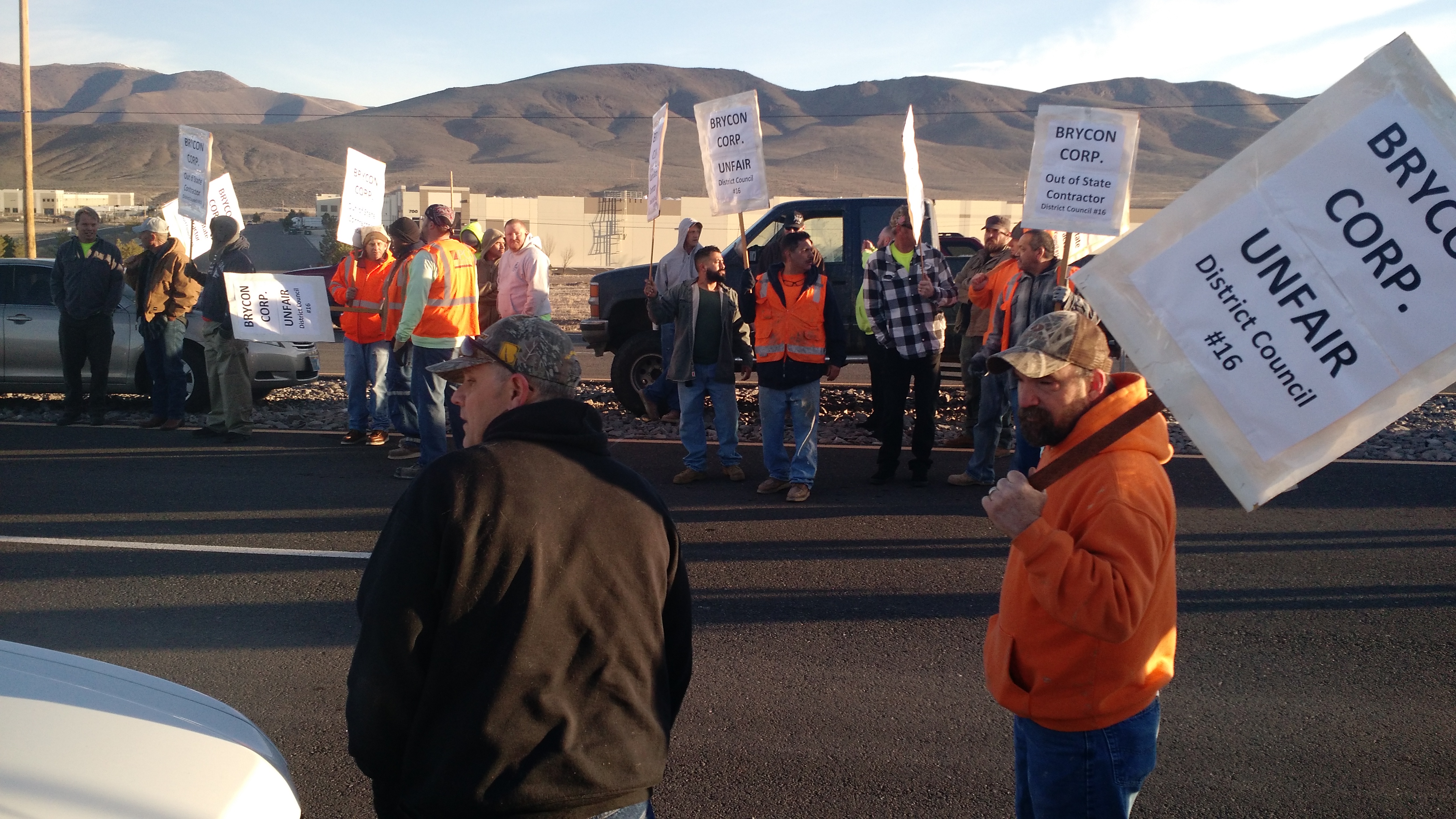 Labor protest underway against Tesla's contractor at the Gigafactory in ...