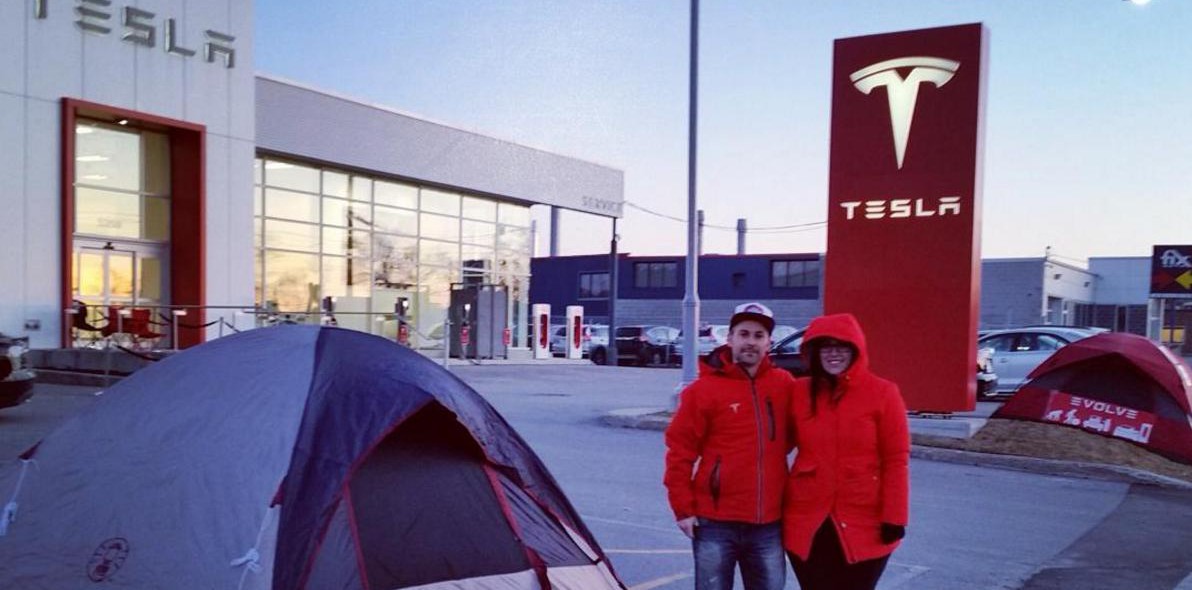 Tesla Model 3: people are already lining up and setting up tents in ...