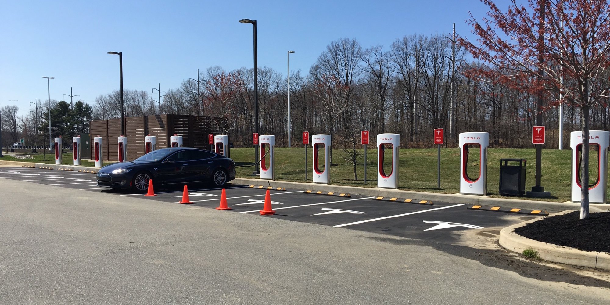 Tesla is rolling out a new valet charging service at Superchargers ...