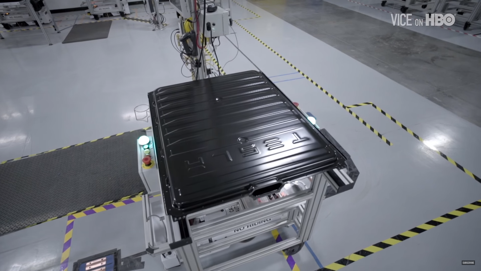 Tesla Gigafactory: a look at the robots and 'machine building the ...