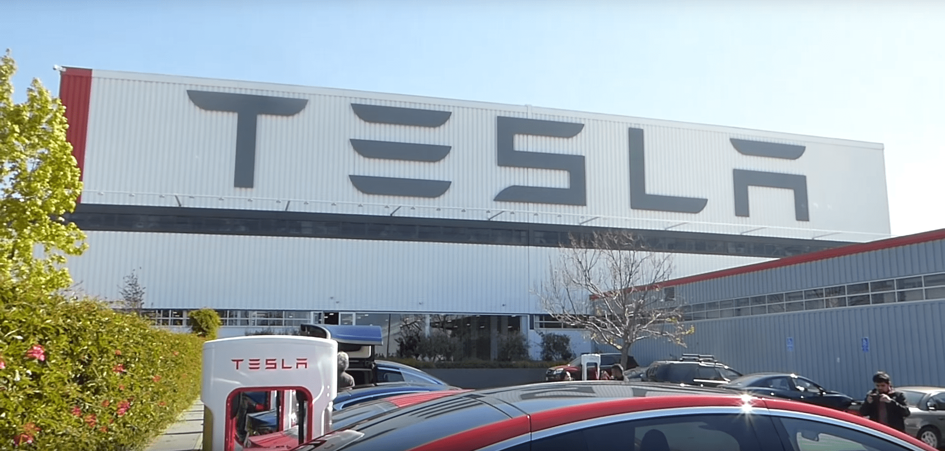New footage of the Tesla Model X assembly line in Fremont Factory ...