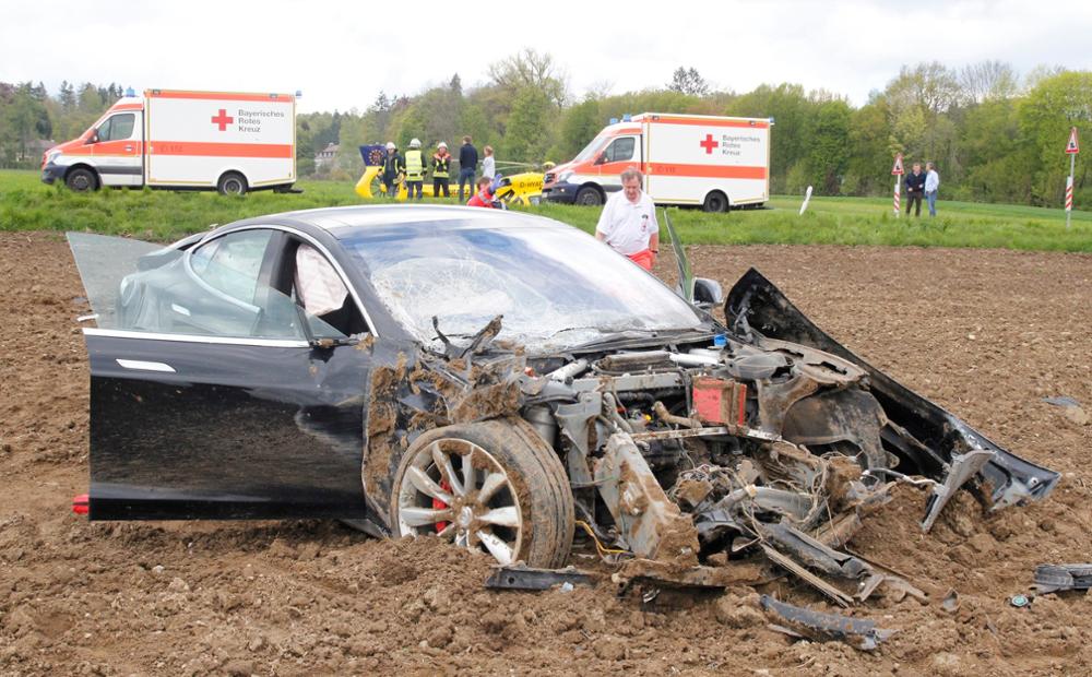 Spectacular Tesla Model S crash after flying 82+ft in the air shows ...