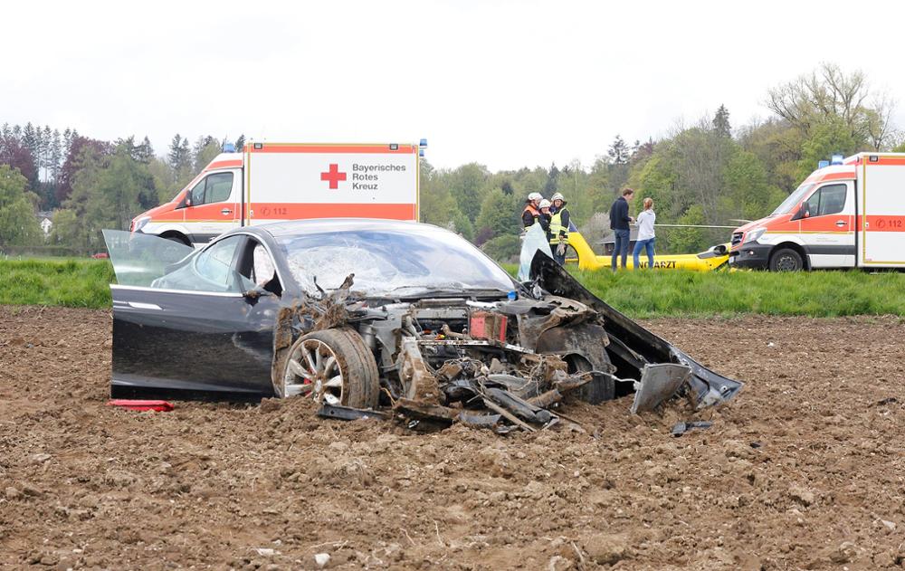 Spectacular Tesla Model S crash after flying 82+ft in the air shows ...