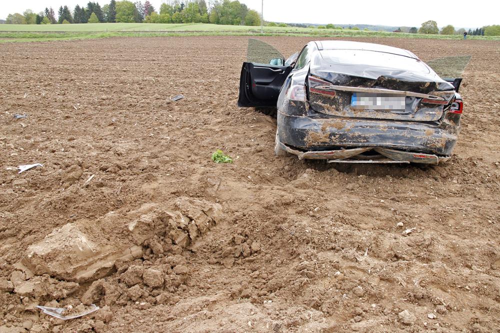 Spectacular Tesla Model S crash after flying 82+ft in the air shows ...
