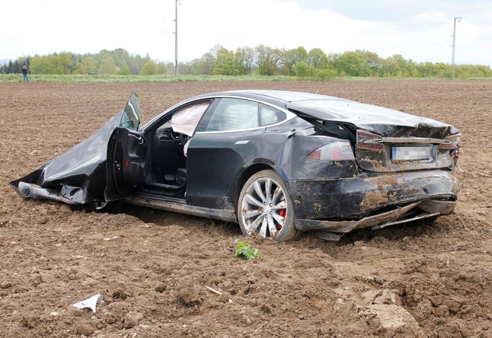 Spectacular Tesla Model S crash after flying 82+ft in the air shows ...