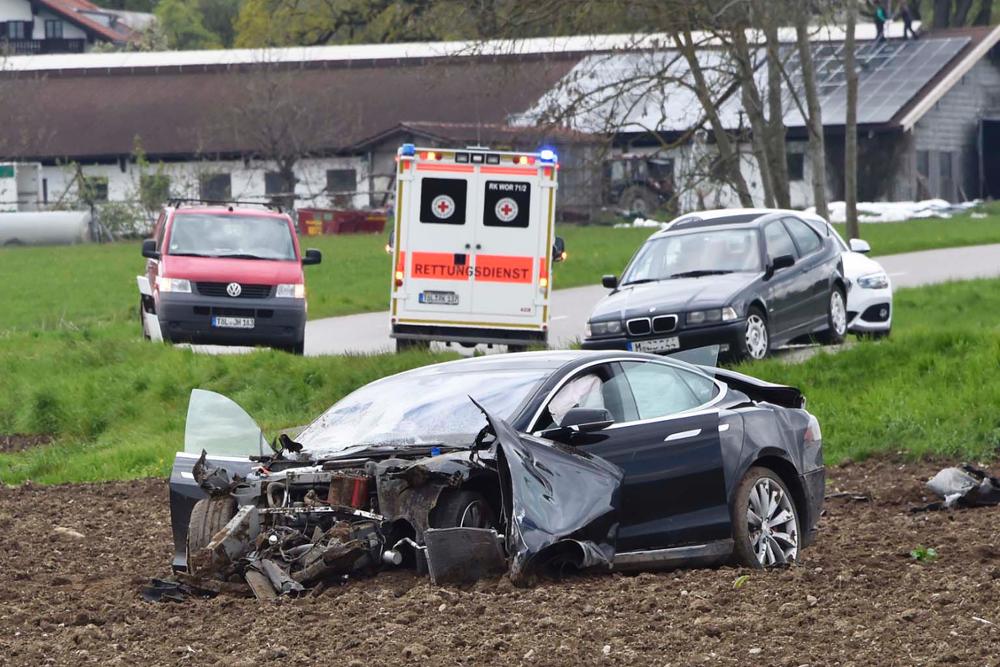 Spectacular Tesla Model S crash after flying 82+ft in the air shows ...