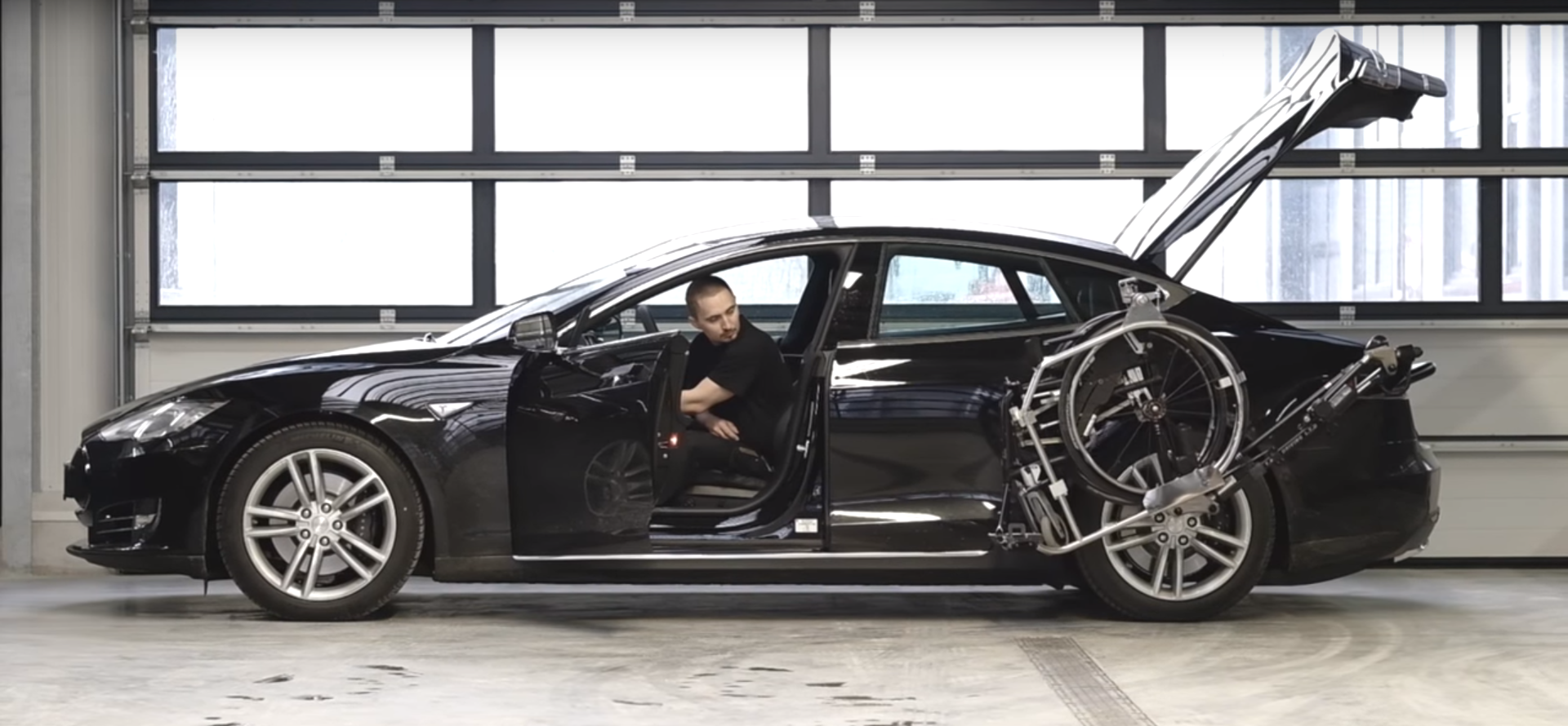 A Tesla Model S equipped with a robotic arm for your wheelchair [Video ...