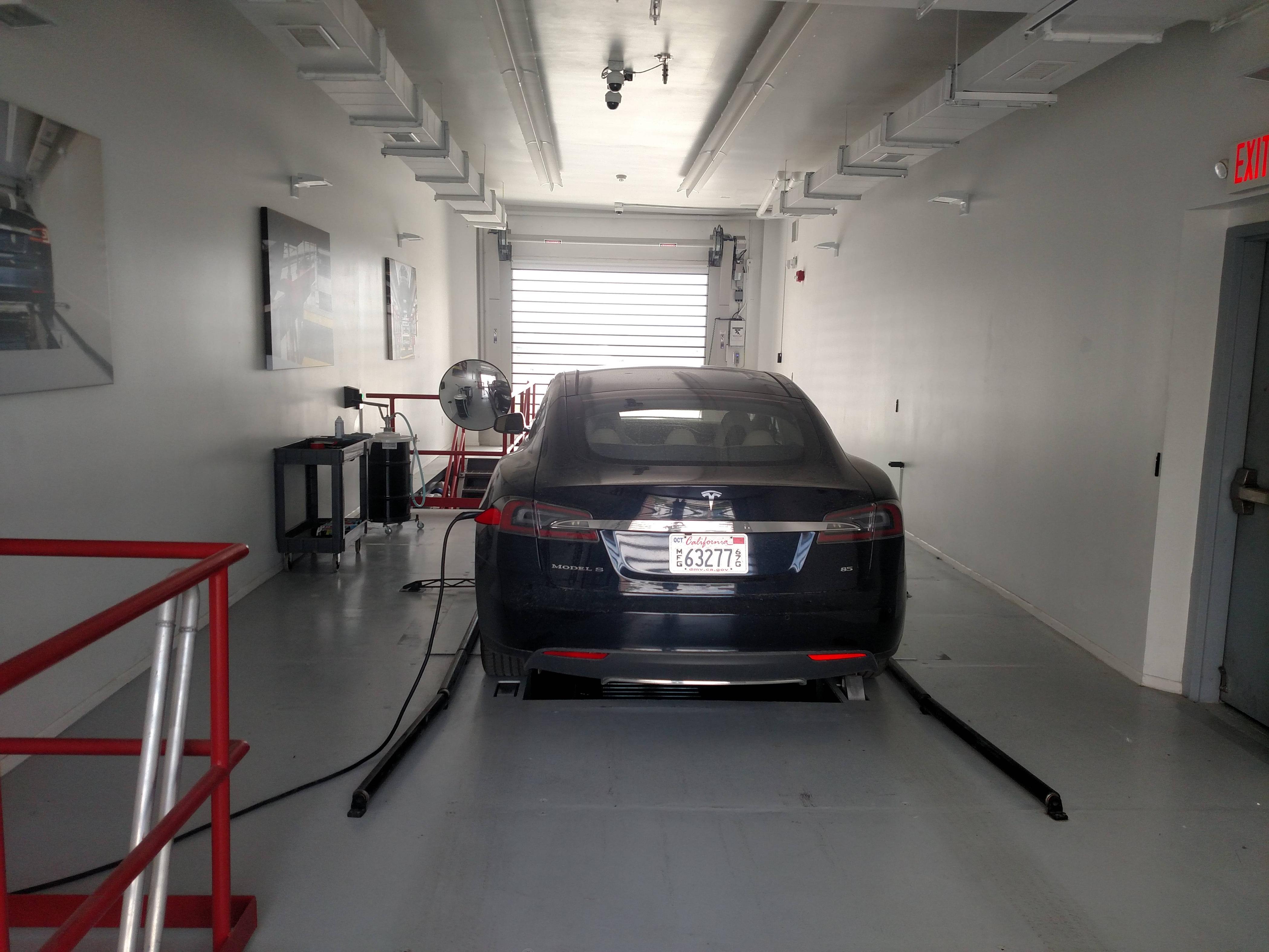 Tesla’s battery swapping magic revealed in new patent application ...