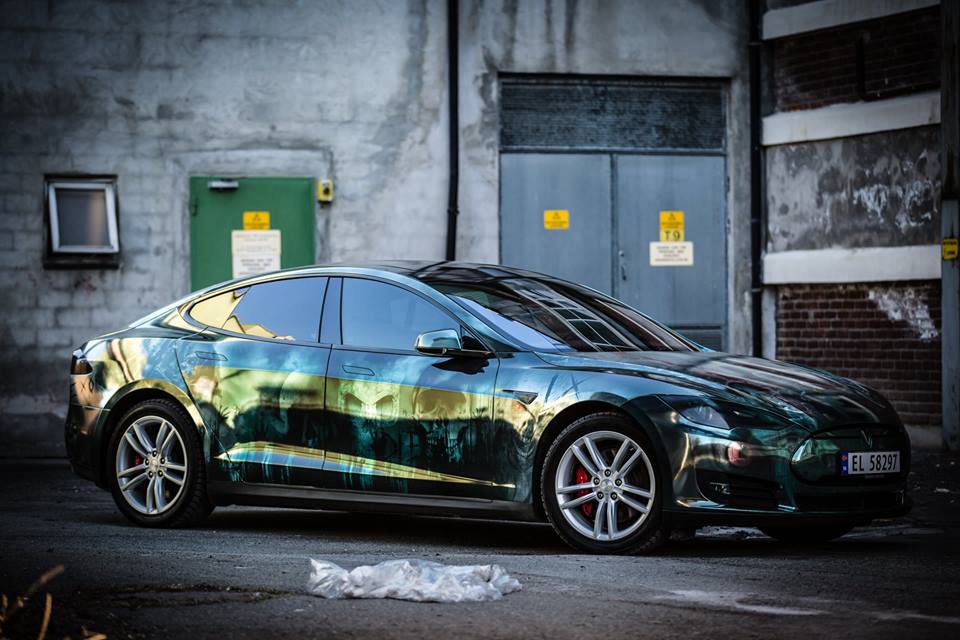 A zombie-themed Tesla Model S to blend in during the apocalypse ...