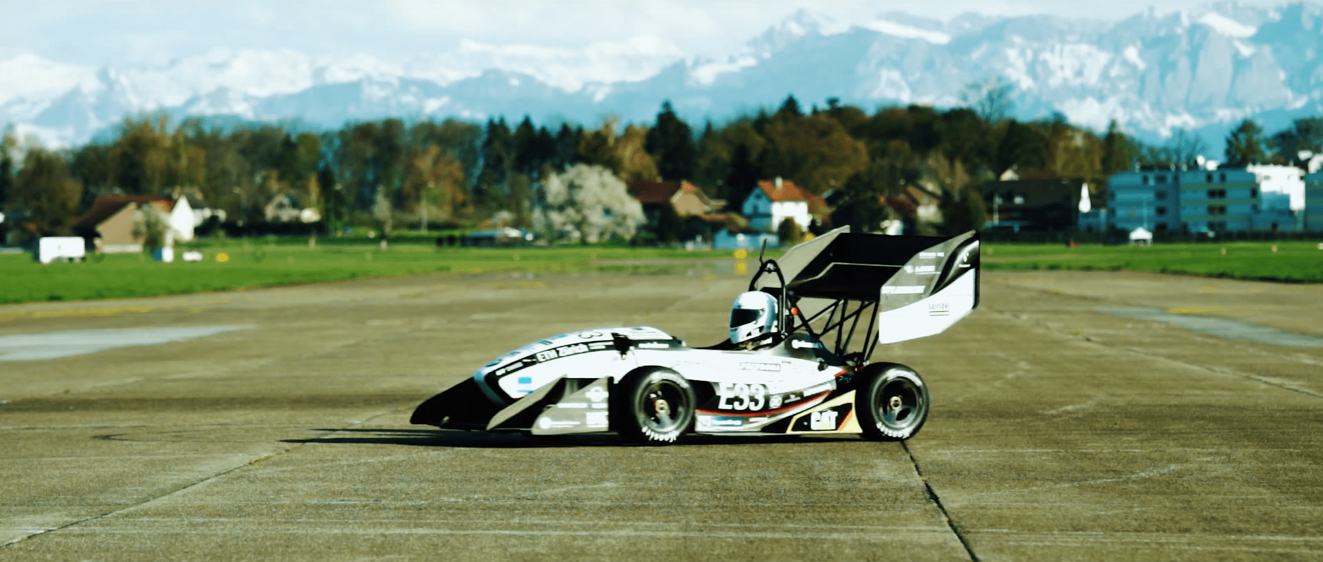 Small electric race car sets new acceleration world record: 0 to 62 mph ...