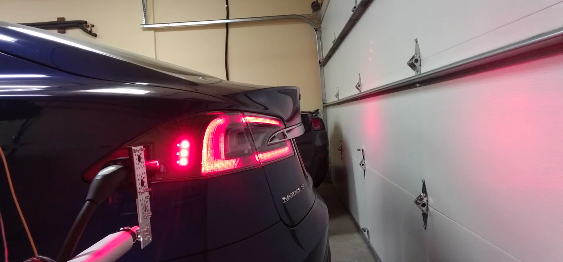 Tesla Model S owner builds homemade autonomous 'metal snake-like ...