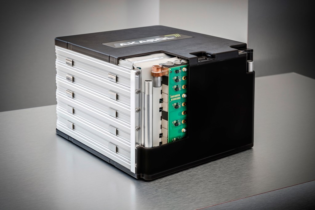 Daimler unveils its first all-electric eTruck: 26 tonnes capacity ...