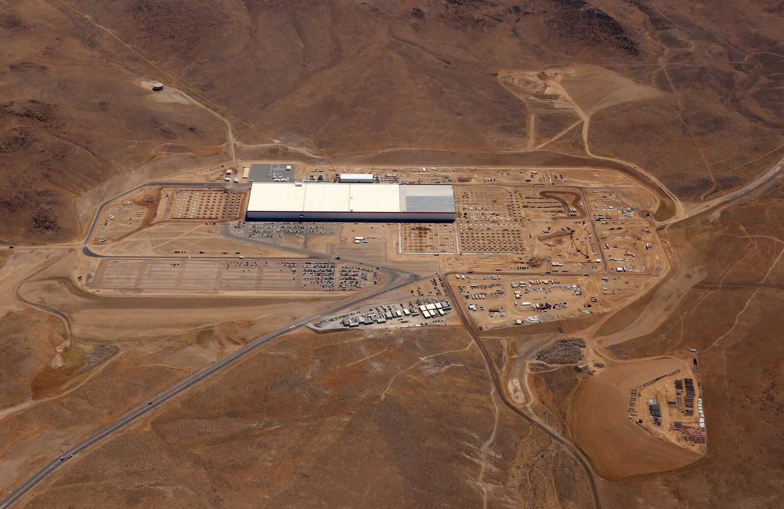 Tesla Gigafactory: New aerial pictures show progress and new expansions ...