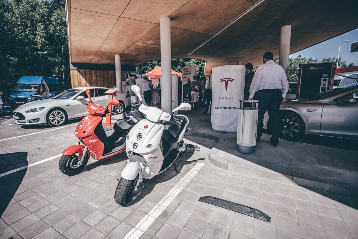 Tesla's first Supercharger in Czech Republic is in an impressive ...