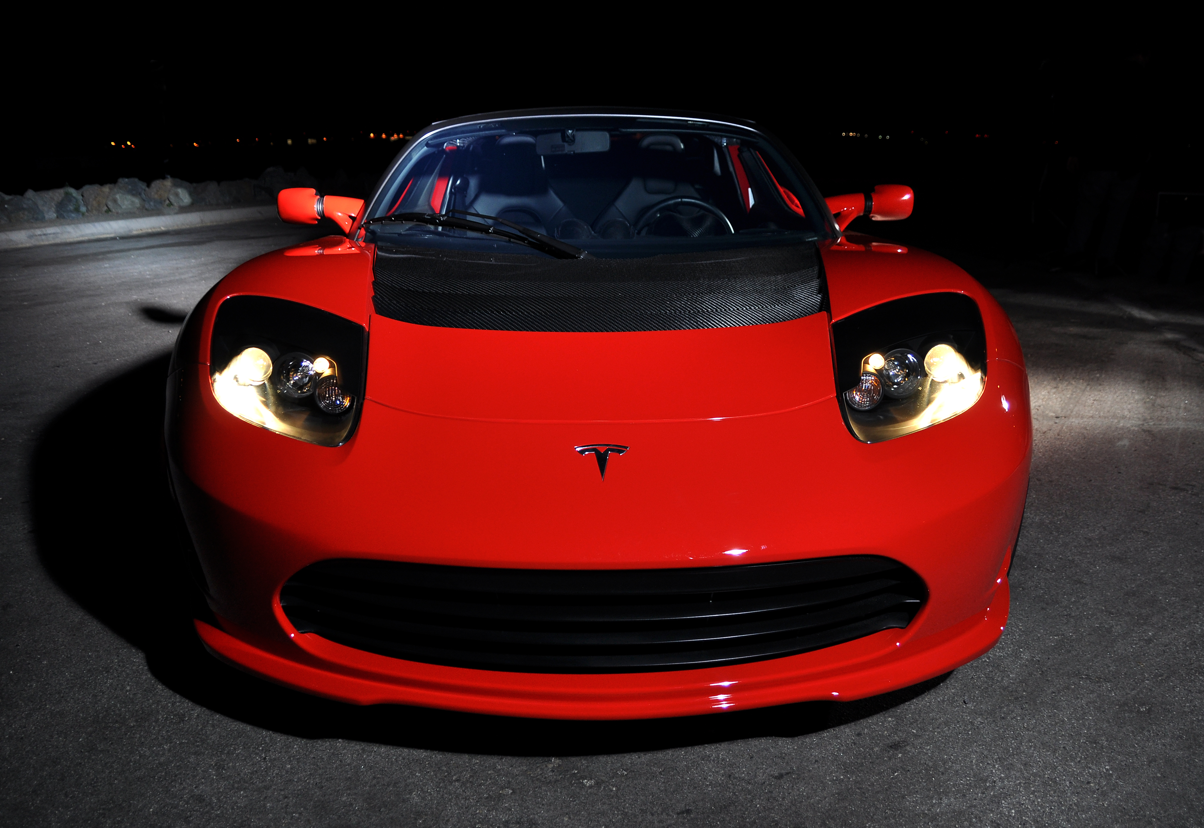 Tesla Roadster sold for over $250,000, a new record for the original ...
