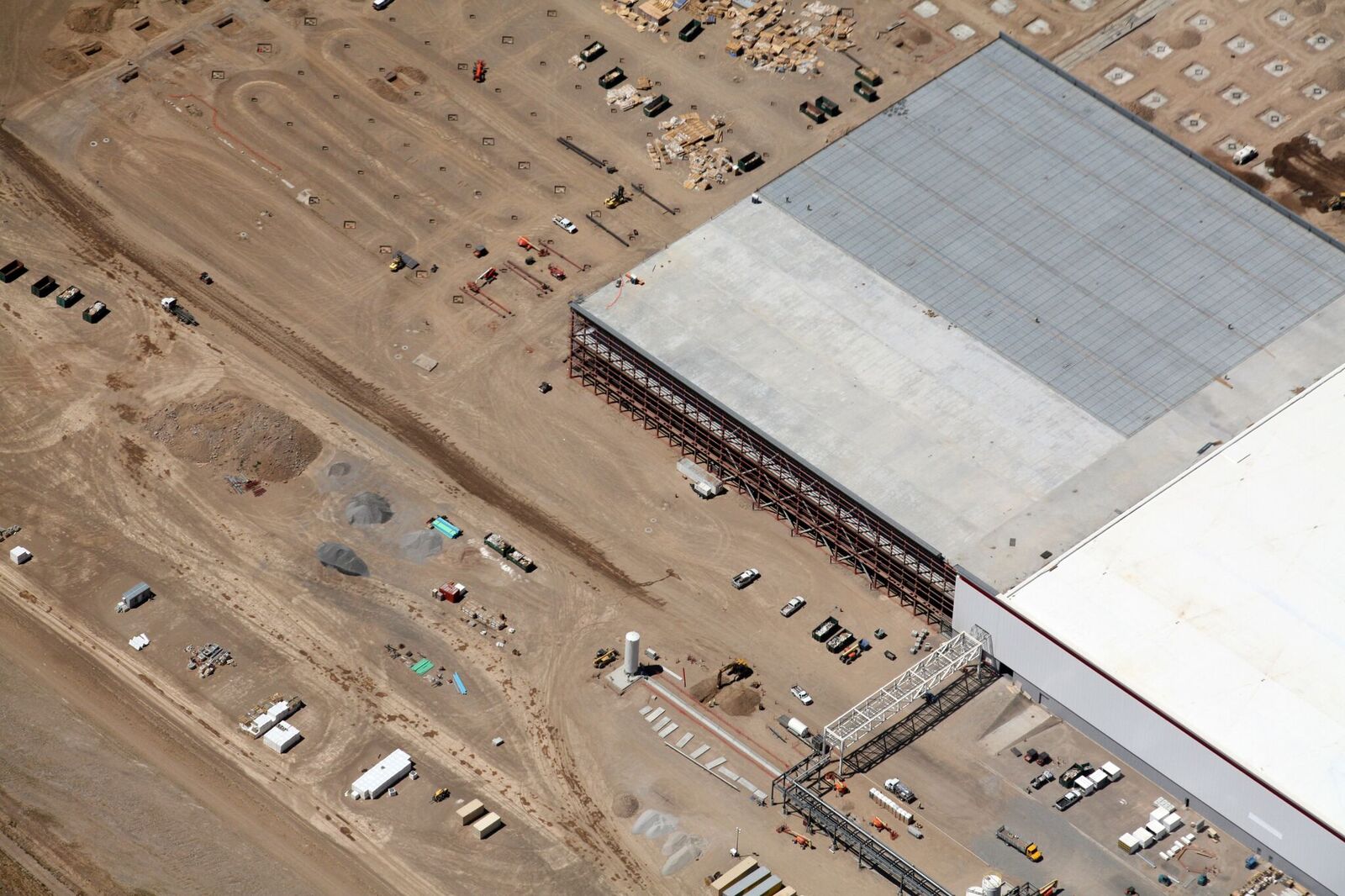 Tesla Gigafactory: New aerial pictures show progress and new expansions ...