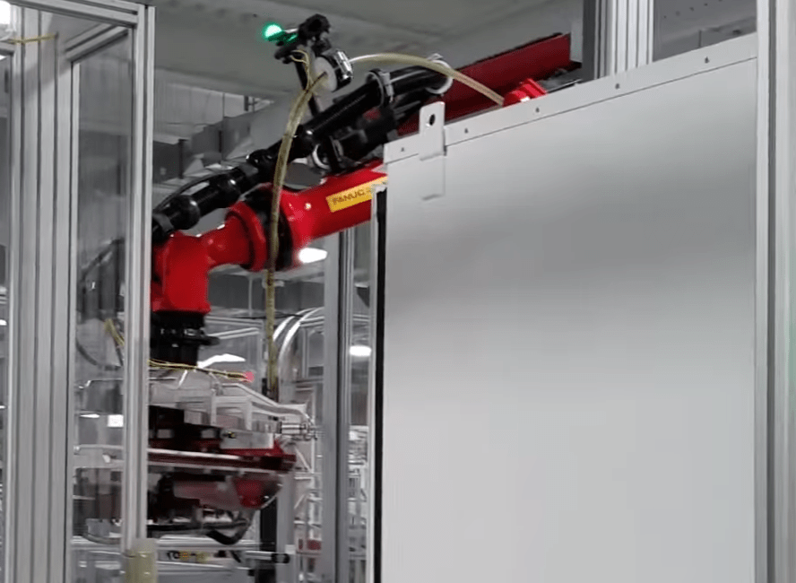 Tesla Gigafactory: a look at the robots and 'machine building the ...