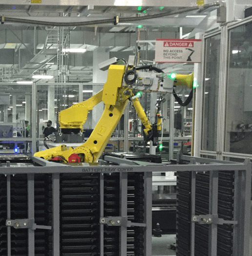 Tesla Gigafactory: a look at the robots and 'machine building the ...