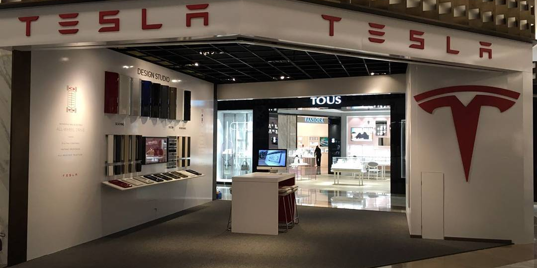 Tesla opens store in Mexico City's 'Palacio', first (non-mobile) store ...