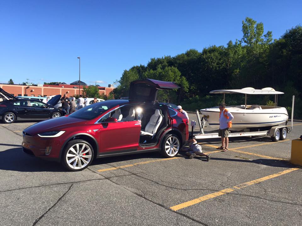 A glimpse at the all-electric future: all-electric SUV Tesla Model X ...