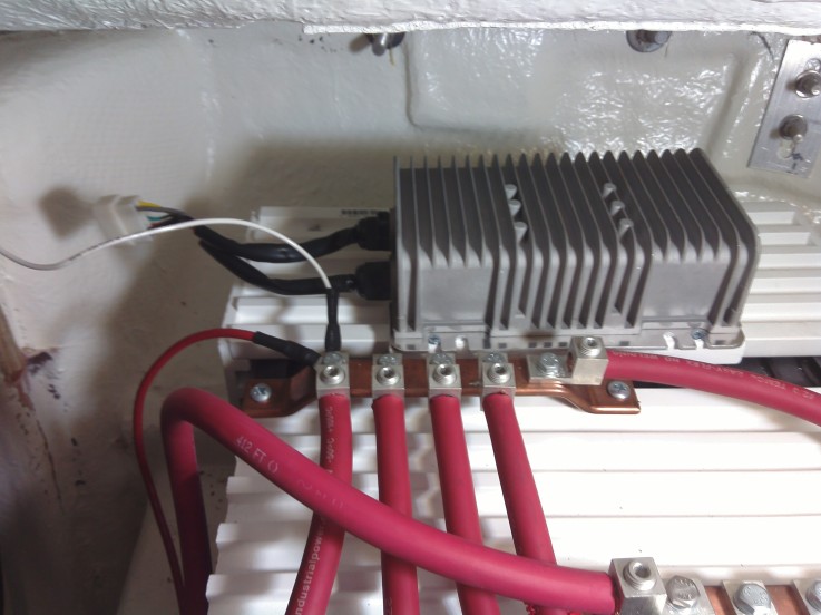 Enthusiast builds all-electric speed boat using Tesla battery modules ...