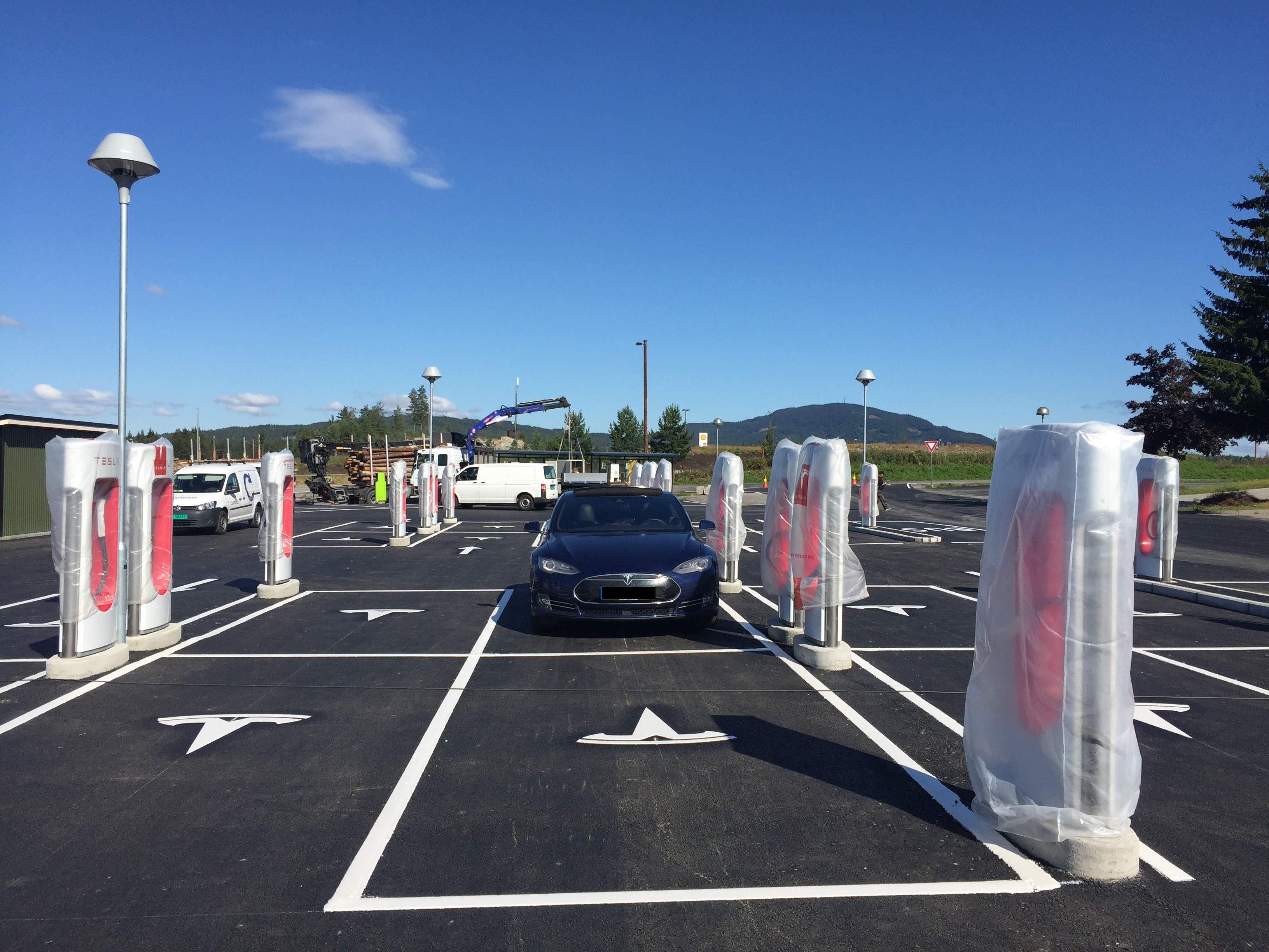Tesla opens its first 20-stall Supercharger at now the world's largest ...