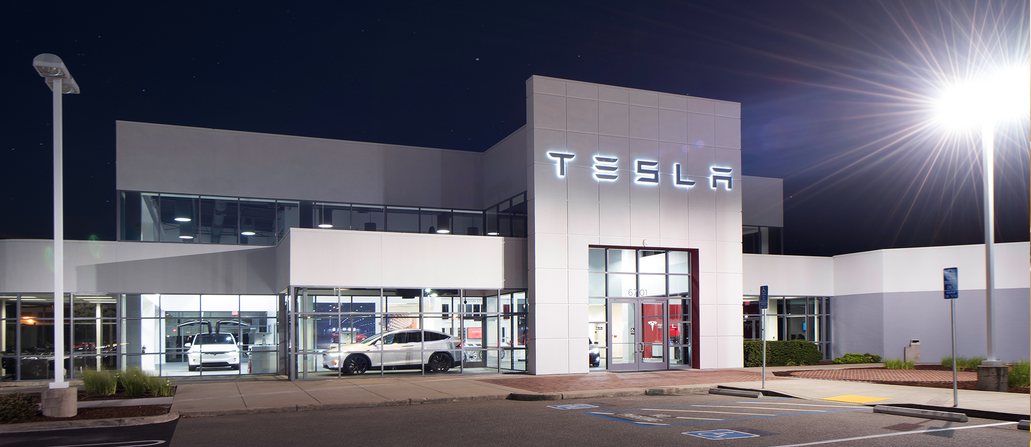 Tesla is working toward an 'autonomous store experience', says VP of ...