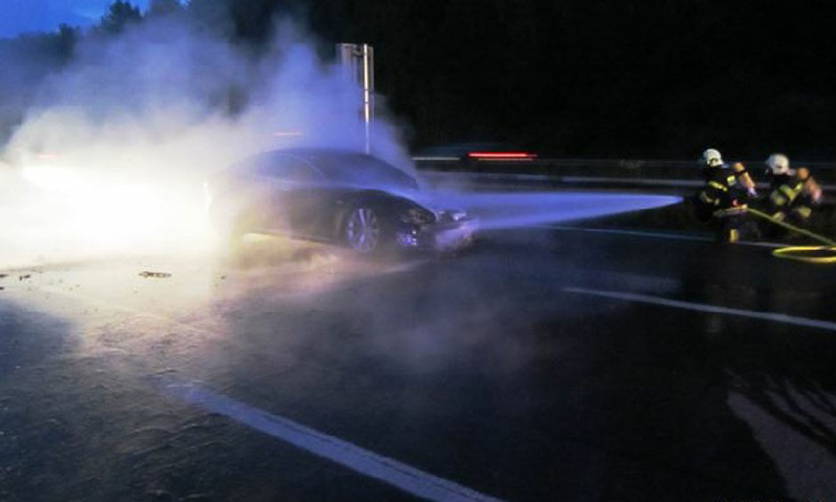 Behind the scene look at how firefighters disable a Tesla battery while ...