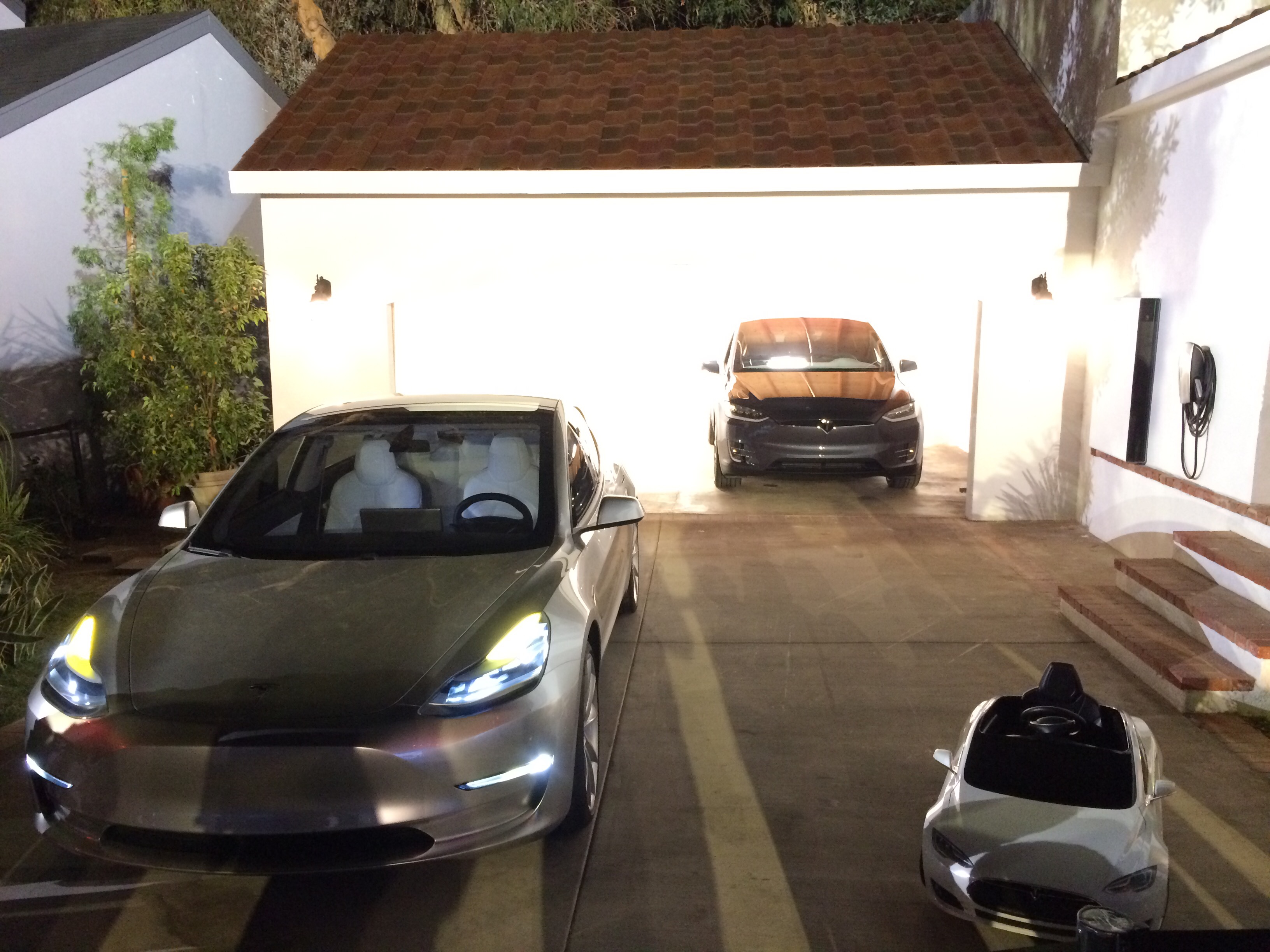 Tesla Model 3 prototype goes on rare outing during solar roof event ...