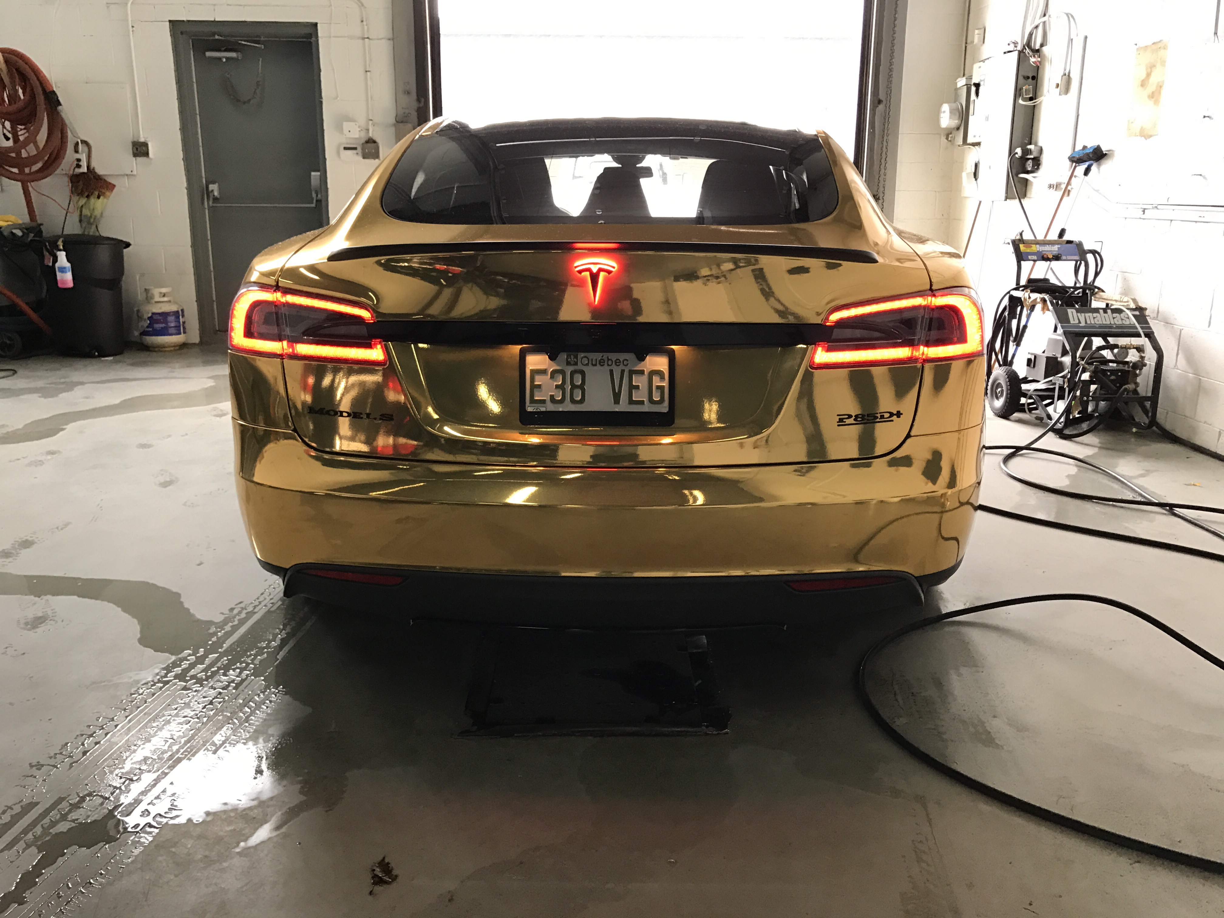 A Tesla fit for President Trump: gallery of new gold chrome wrapped ...