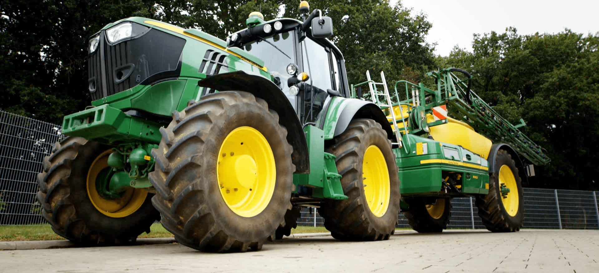 John Deere unveils latest all-electric tractor prototype for zero ...