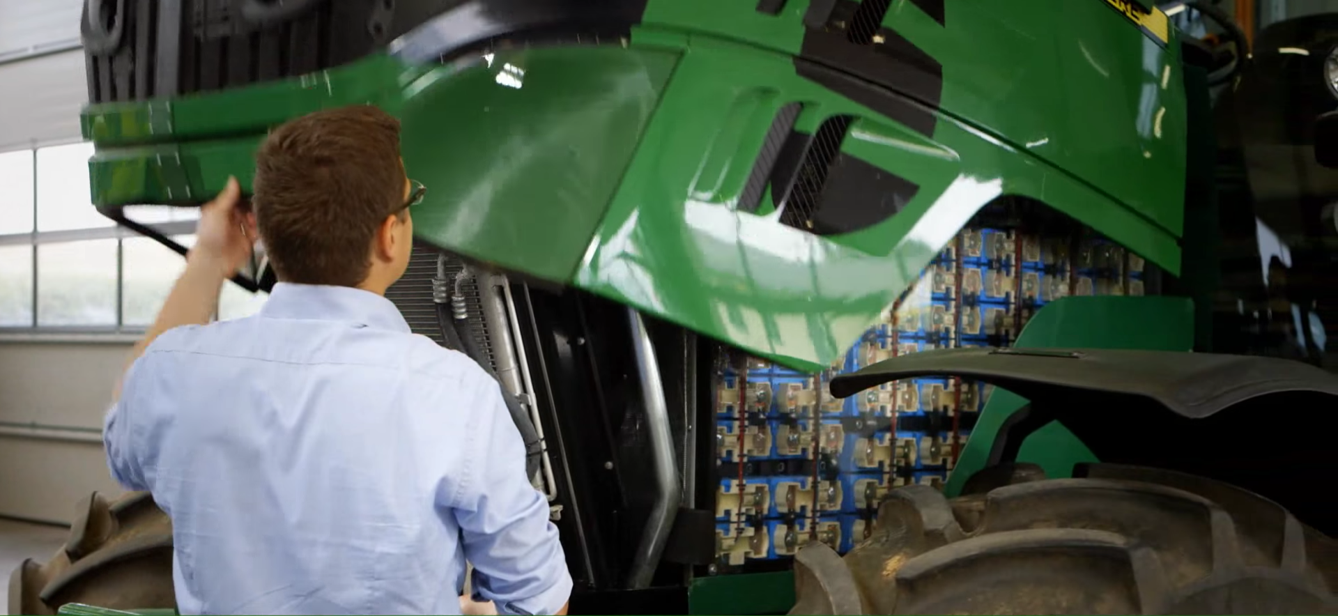 John Deere unveils latest all-electric tractor prototype for zero ...