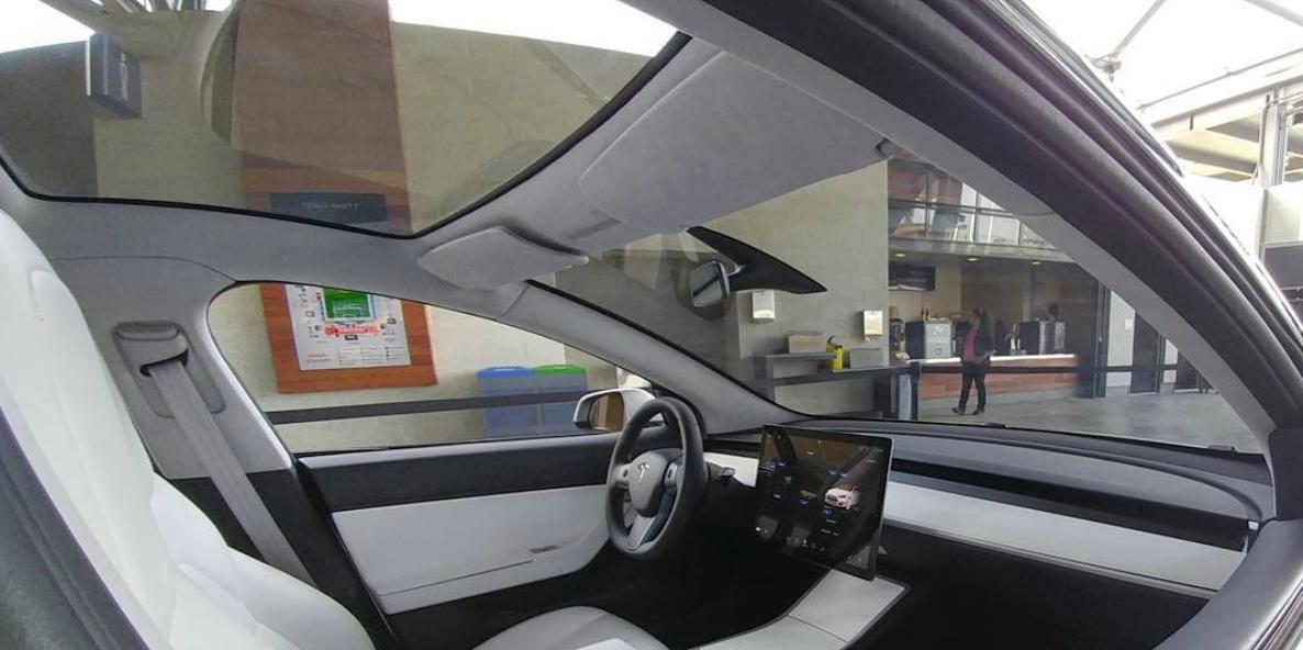 Tesla Model 3: new interior image highlights the puzzle inside the ...