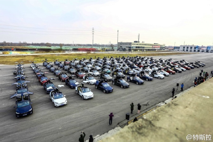 Tesla gets Guinness World Record for a massive Model S and X parade in ...
