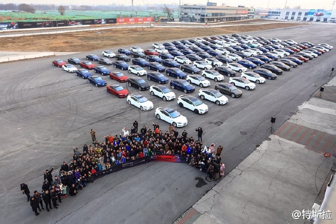 Tesla gets Guinness World Record for a massive Model S and X parade in ...
