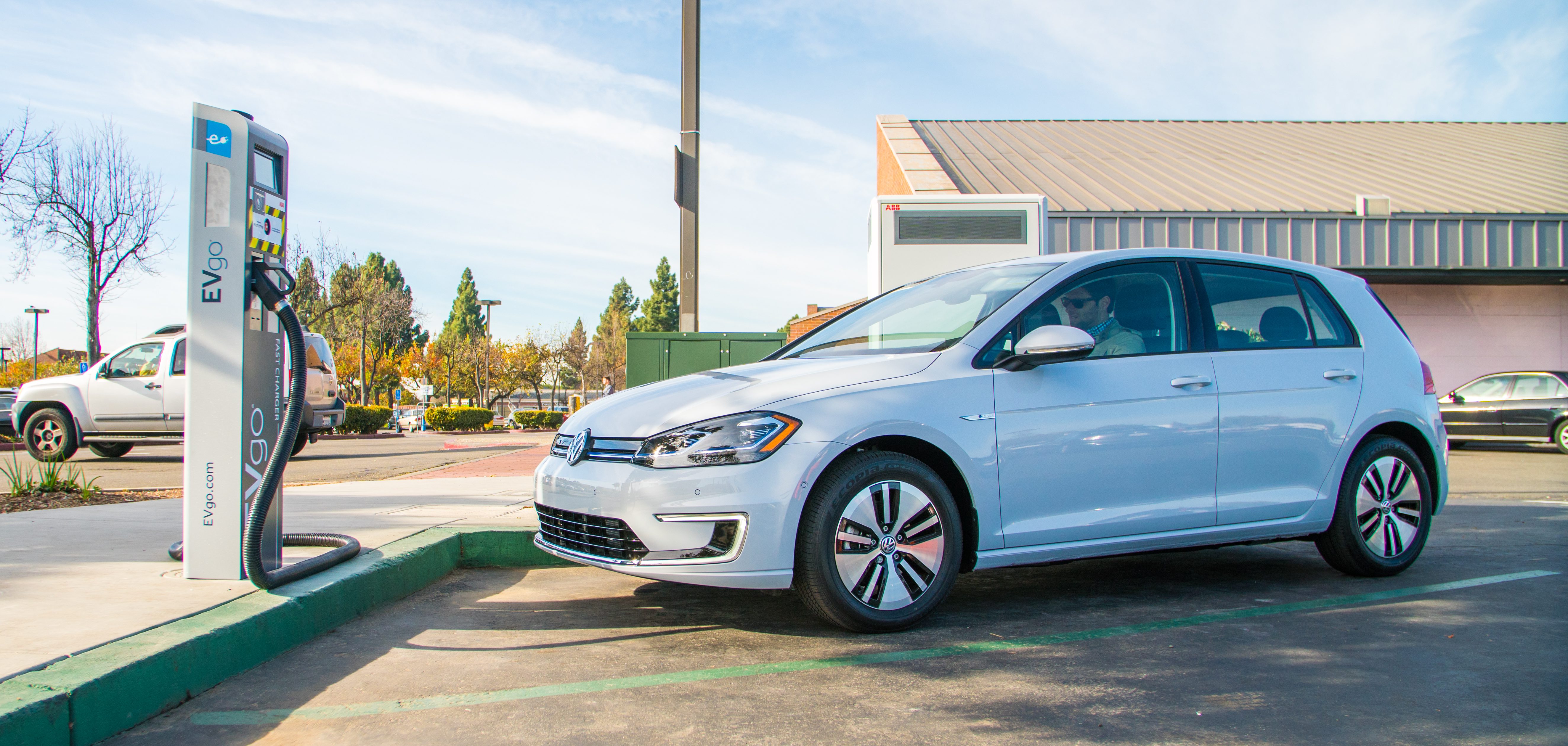 The first 'High-Power fast-charging station' (150-350 kW) is installed ...