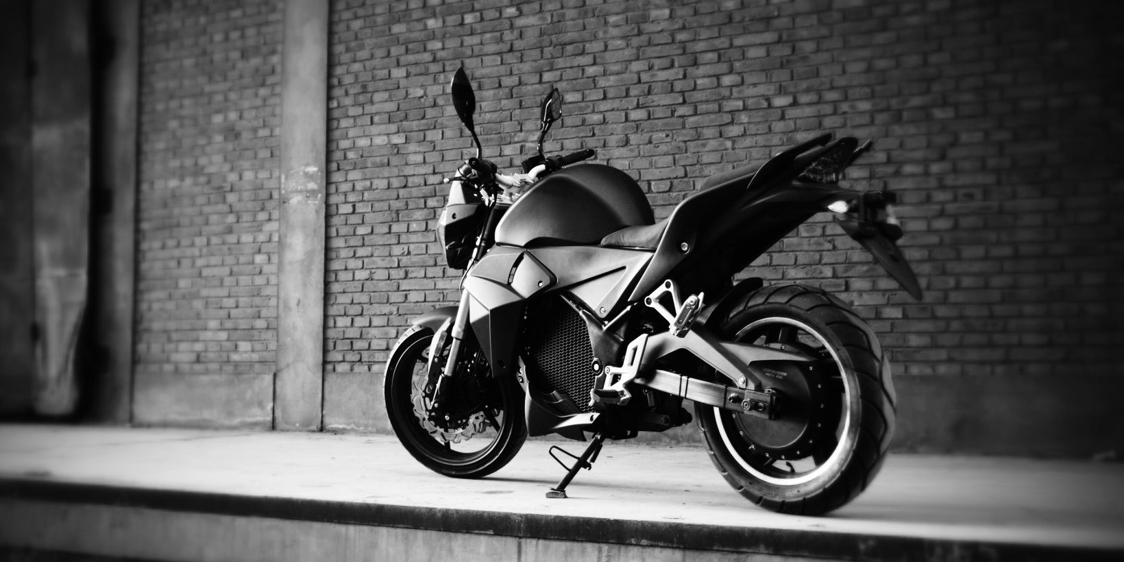 Evoke's ~$10,000 electric motorcycle built by iPhone-maker Foxconn is ...