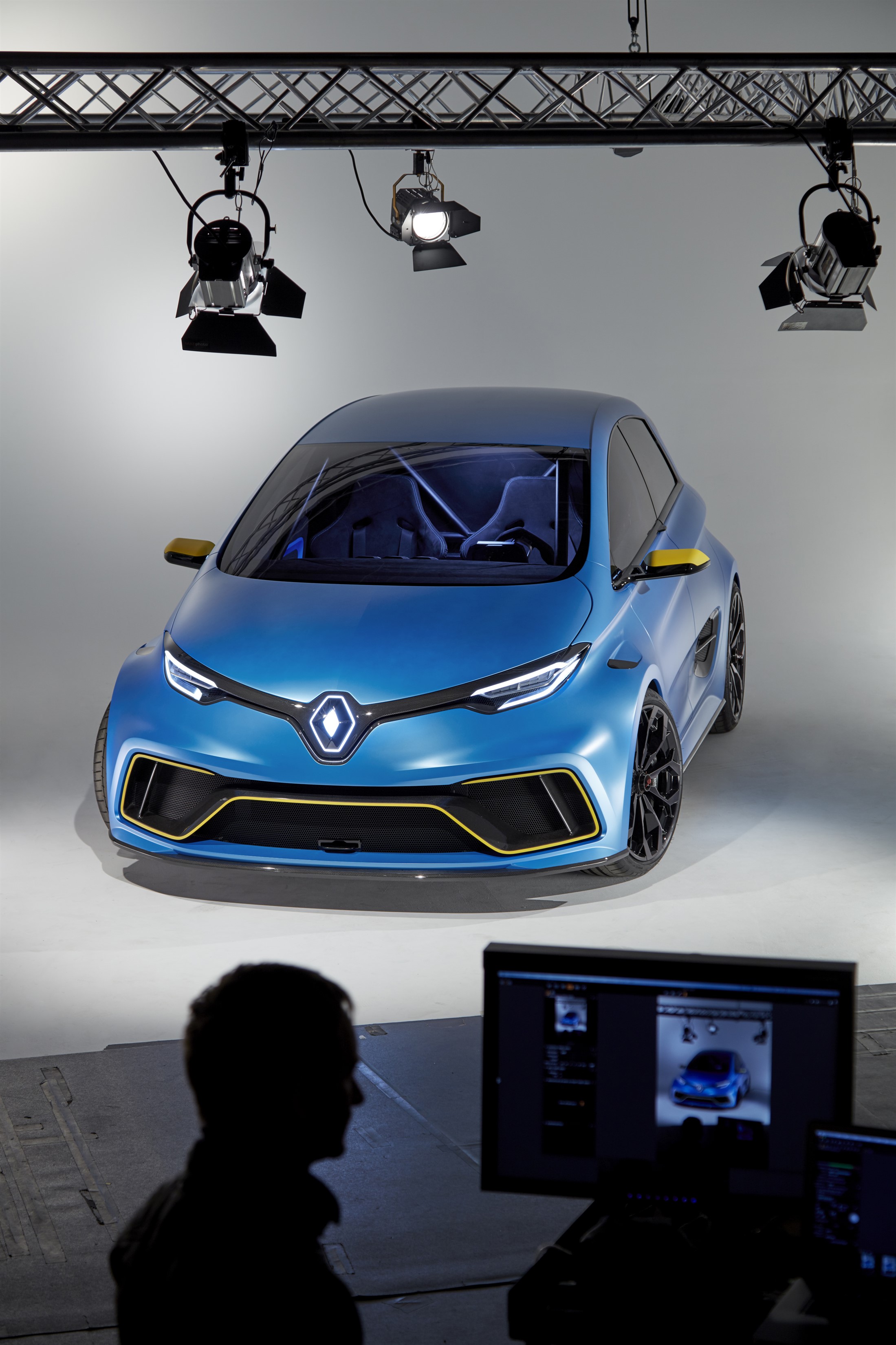 Renault unveils a sexier version of its all-electric ZOE in Geneva: ZOE ...
