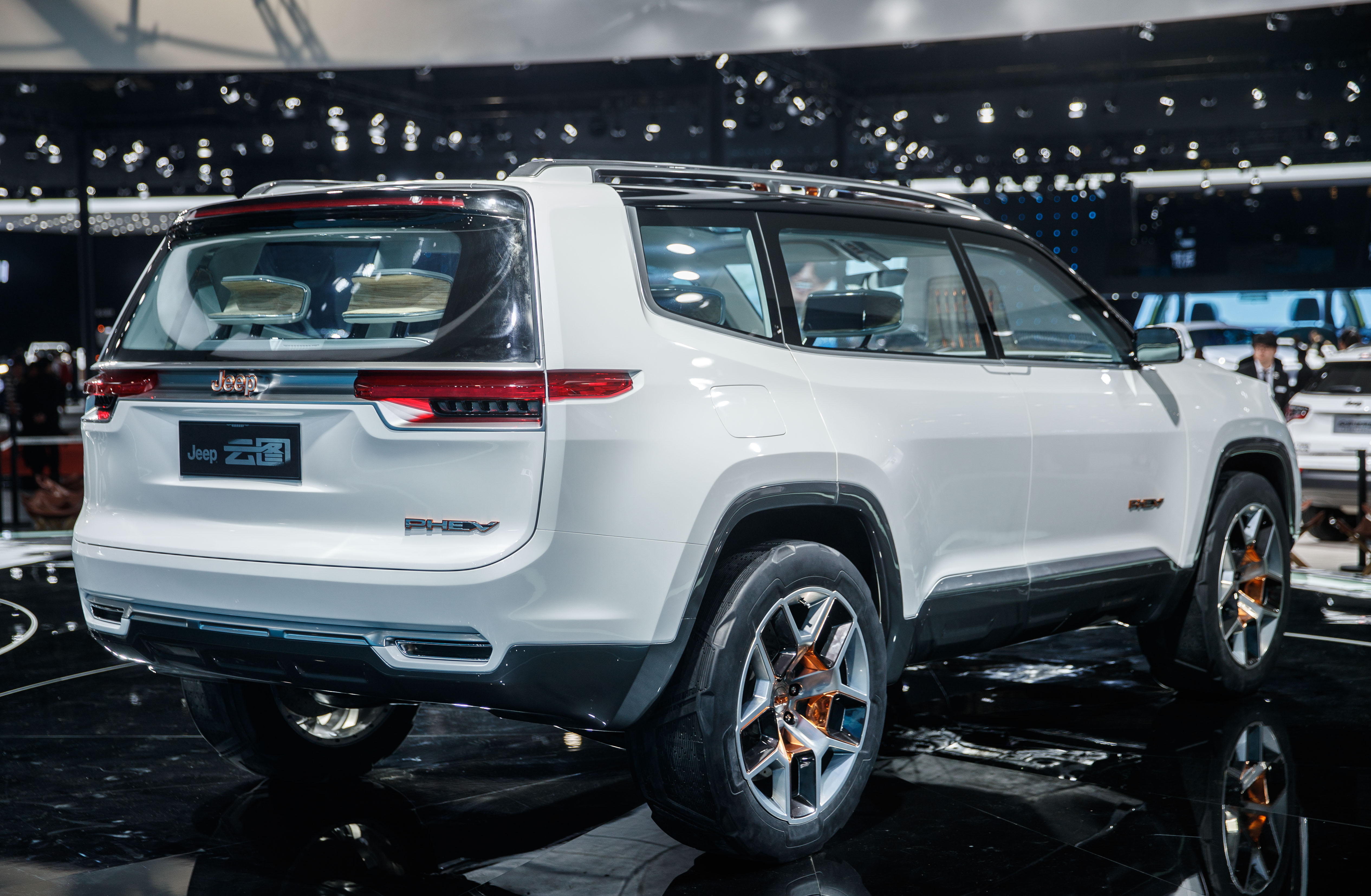 Jeep's plug-in hybrid SUV concept debuts with a ~40 miles all-electric ...