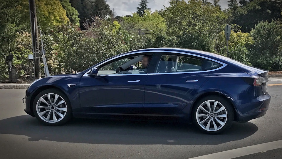 Tesla Model 3: a new silver release candidate spotted - making it at ...