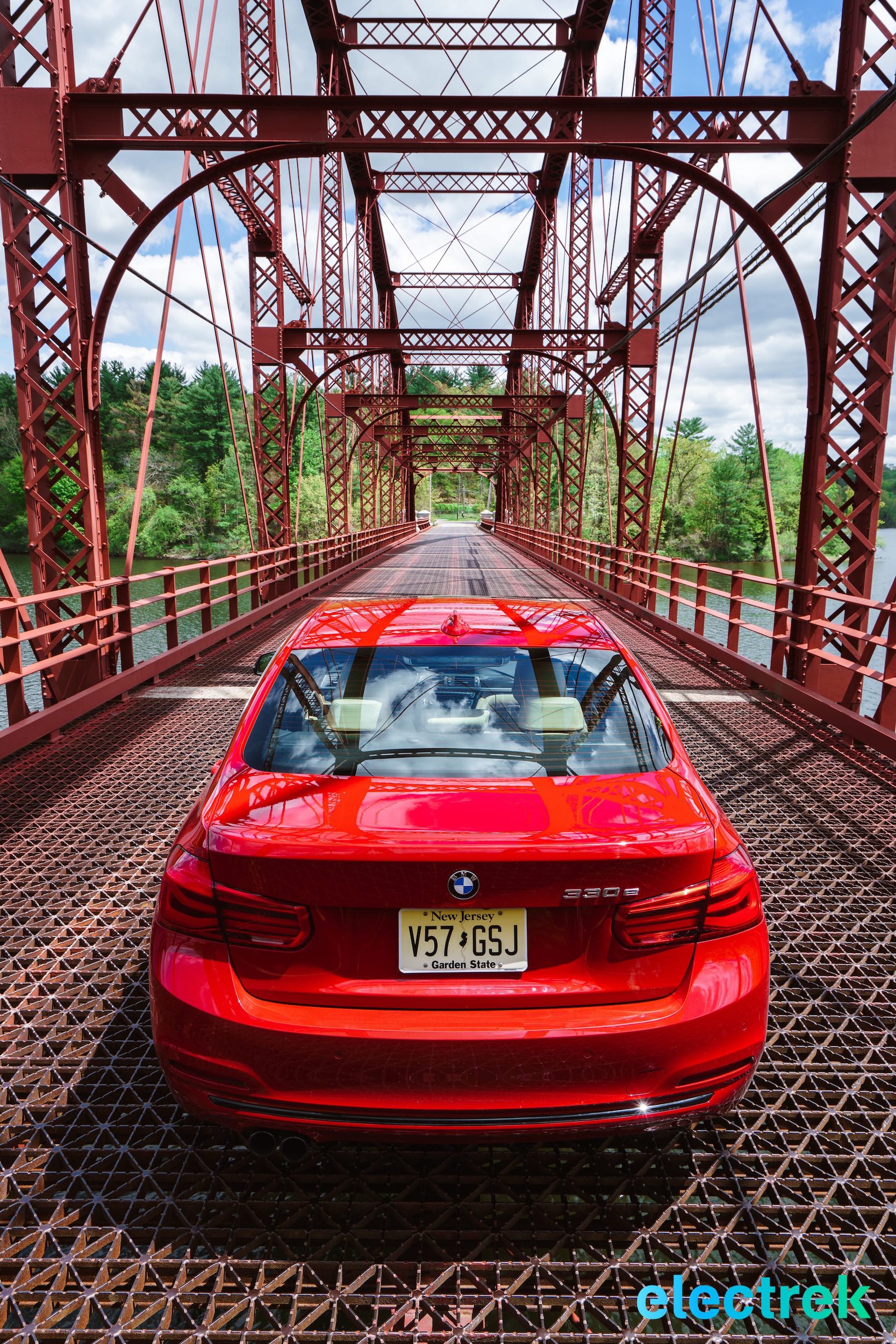 The Electrek Review: Can the 2017 BMW 330e Plug-in Hybrid bridge the ...