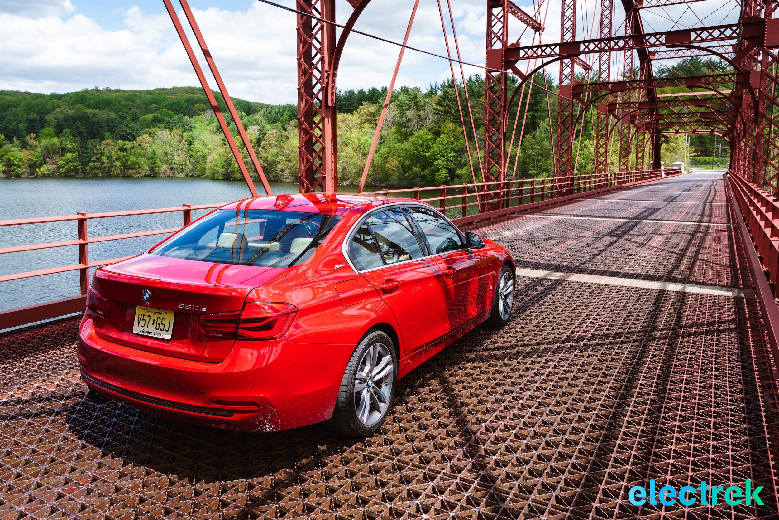 The Electrek Review: Can the 2017 BMW 330e Plug-in Hybrid bridge the ...