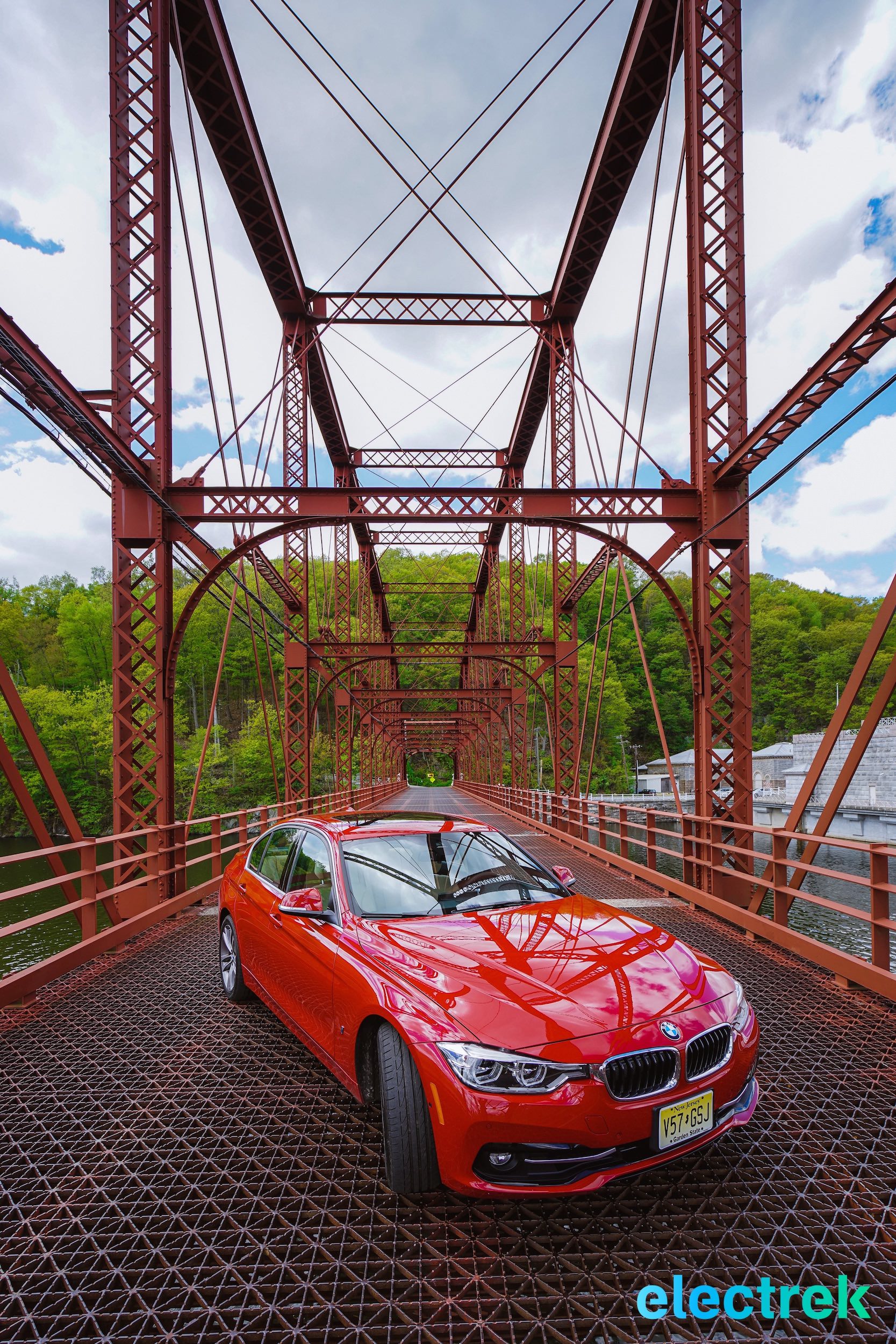 The Electrek Review: Can the 2017 BMW 330e Plug-in Hybrid bridge the ...